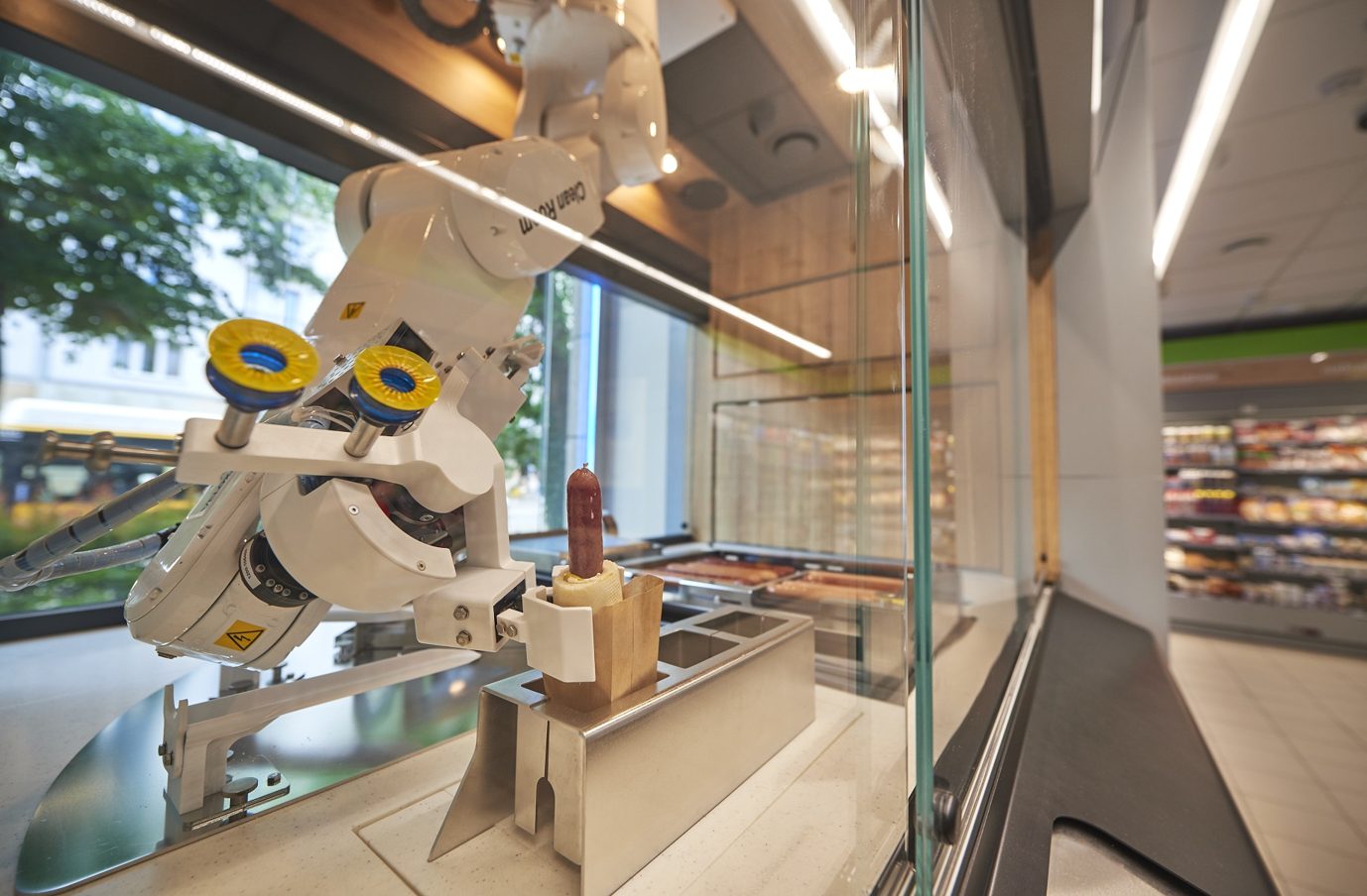 Robot Robbie- Sprzedawca Hot- Dogów w Żabce Nano - Żabka Nano 24/7